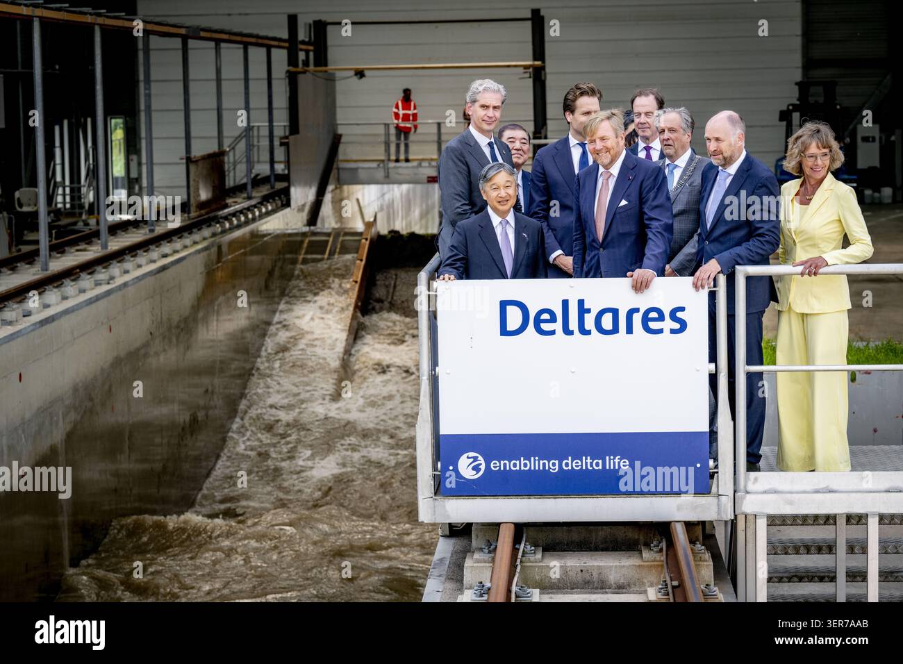 DELFT - King Willem-Alexander and Japanese Emperor Naruhito during a ...