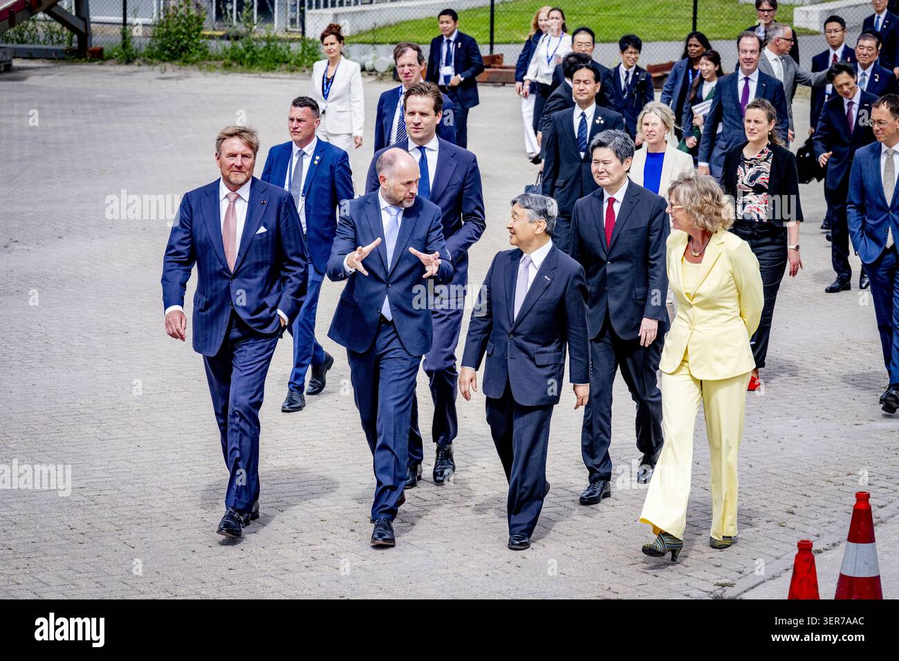 DELFT - King Willem-Alexander and Japanese Emperor Naruhito during a ...