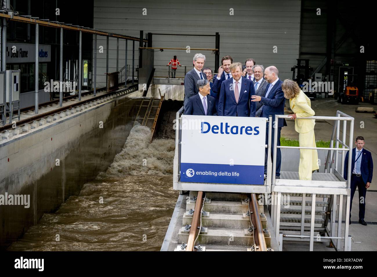 DELFT - King Willem-Alexander and Japanese Emperor Naruhito during a ...