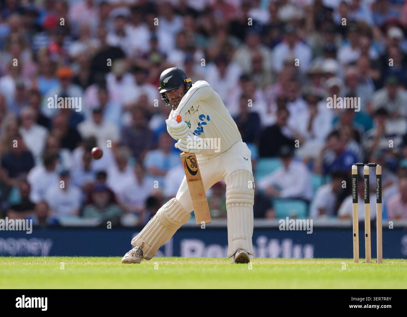 New Zealand's Tom Blundell batting on day one of the Second Rothesay ...