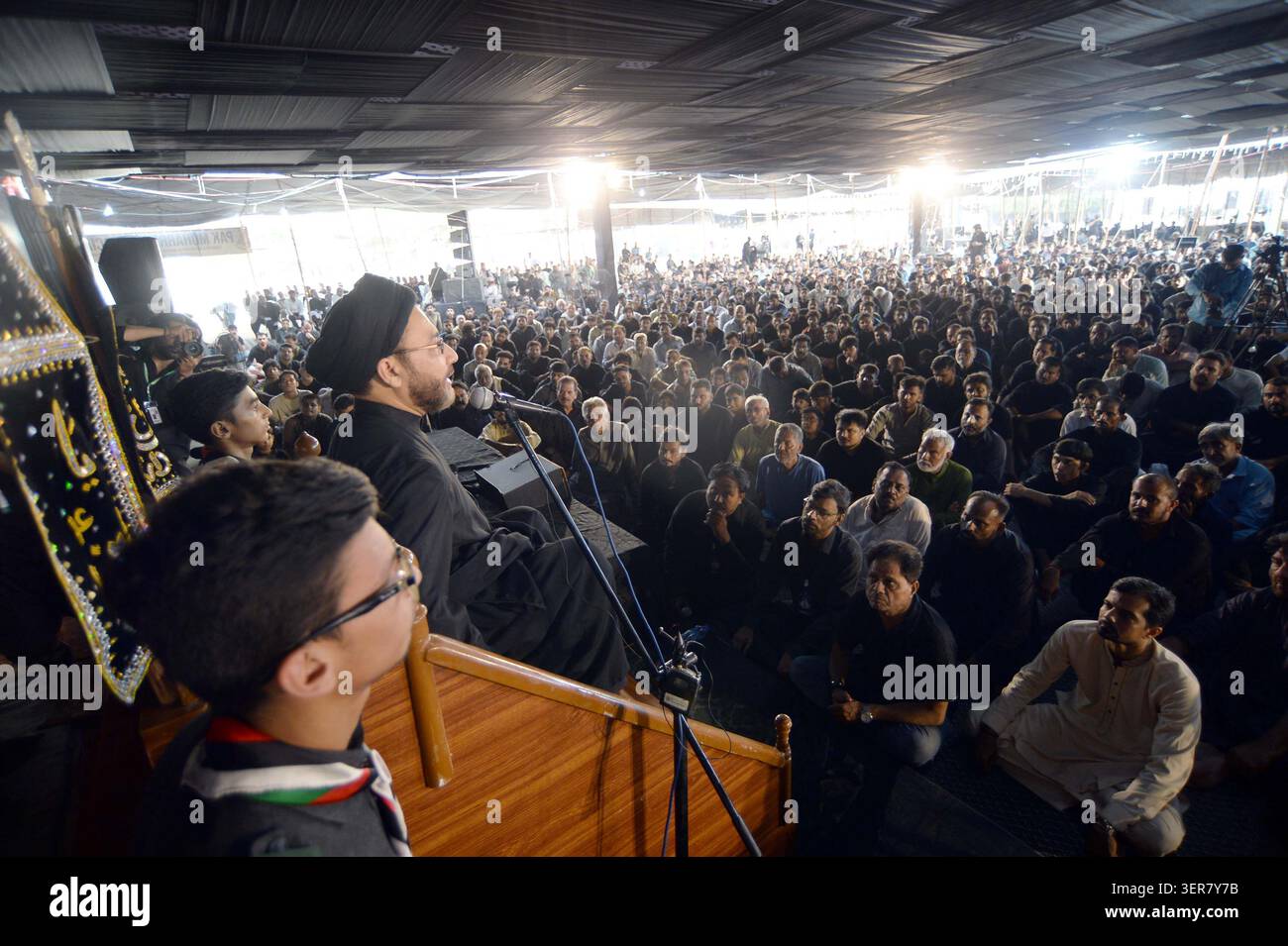 Shia Religious Scholar, Allama Shehanshah Hussain Naqvi addresses ...