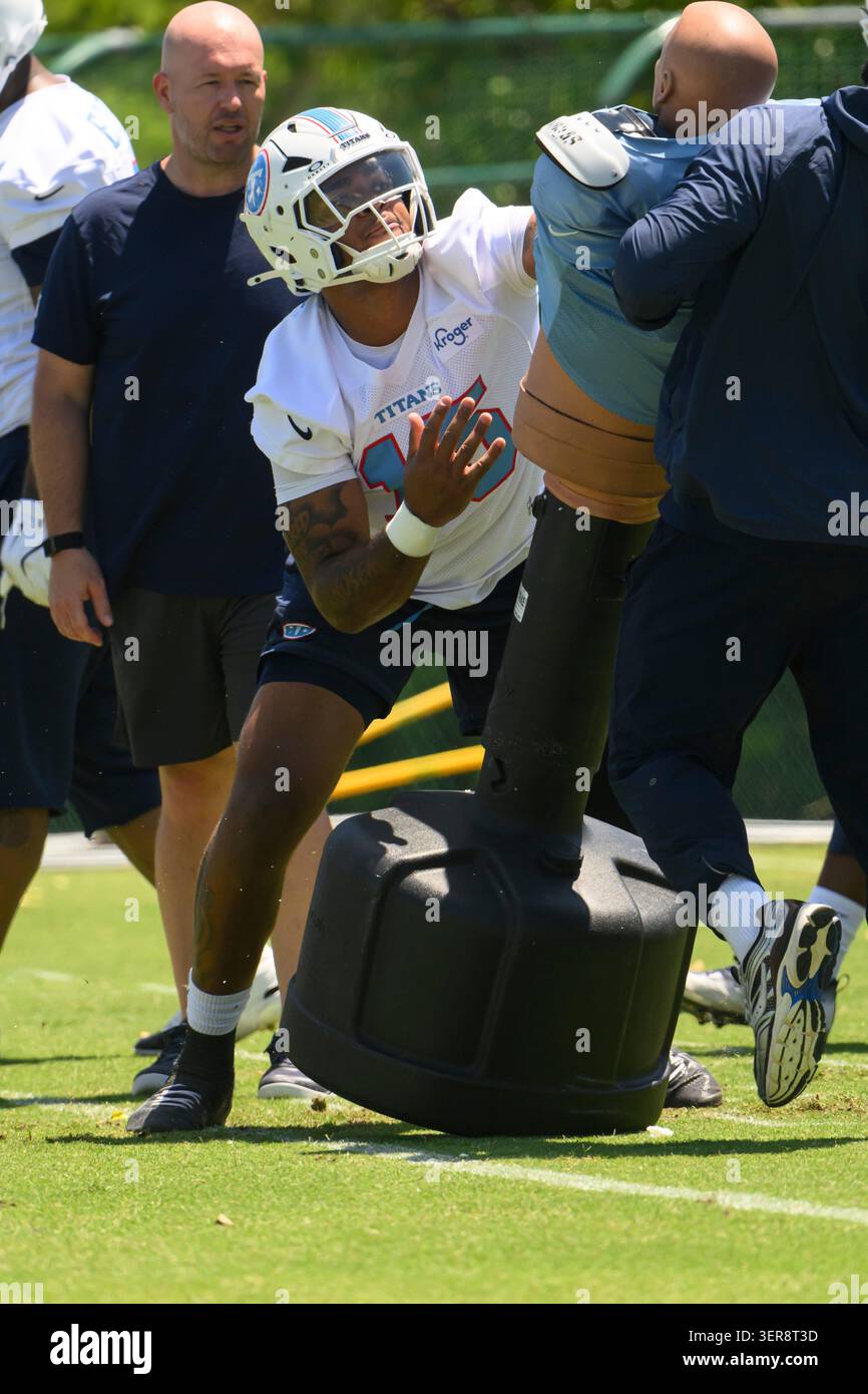 Tennessee Titans Keldric Faulk drills during NFL football practice ...