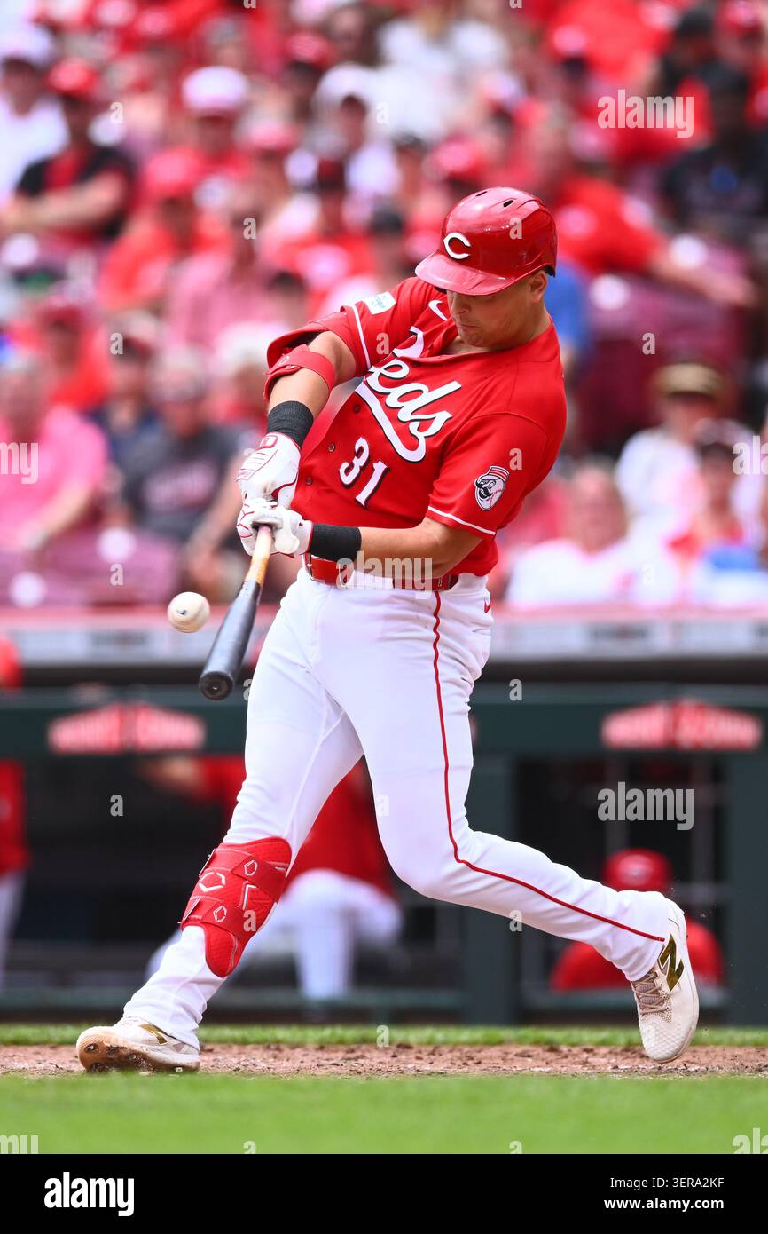 Cincinnati Reds' Nathaniel Lowe hits a double during the sixth inning ...