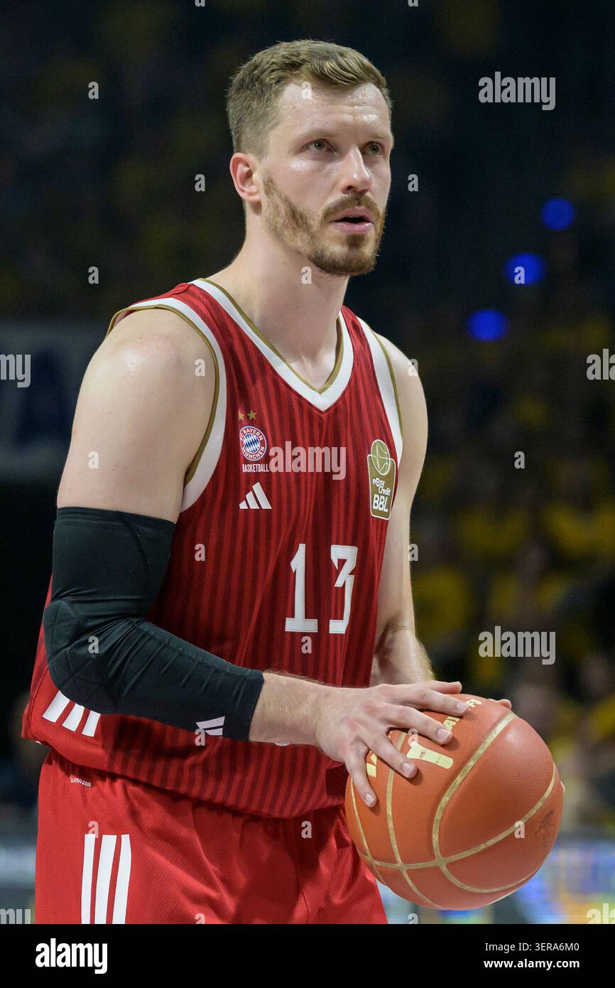 im Bild v.l.: Andreas Obst (FCB #13), GER, Berlin, Basketball, Alba ...