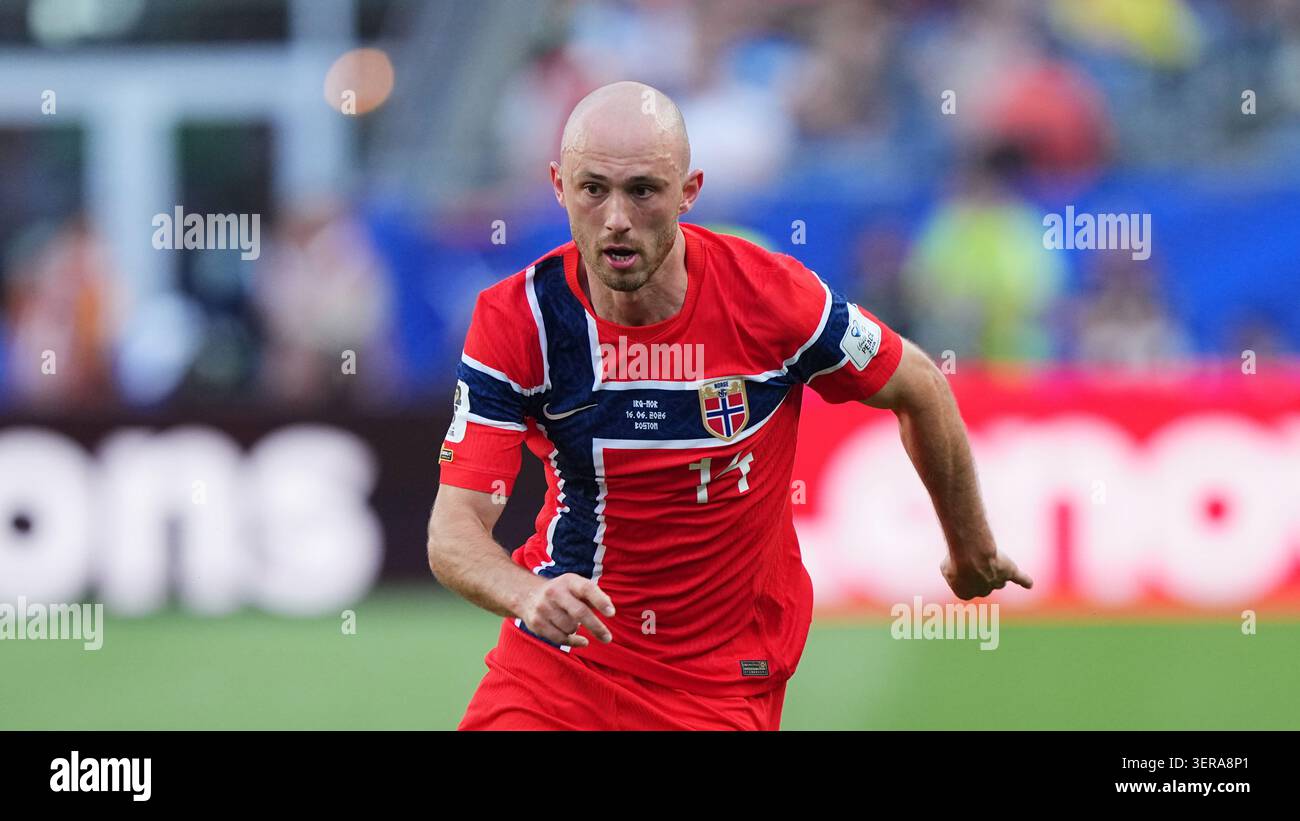 Norway's Fredrik Aursnes (14) controls the ball during the World Cup ...