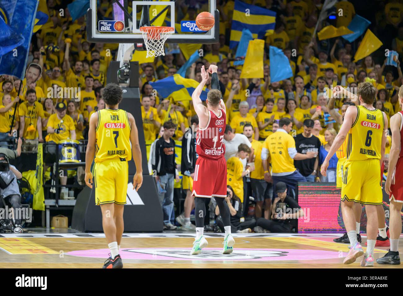 im Bild v.l.: Andreas Obst (FCB #13), Freiwurf, GER, Berlin, Basketball ...