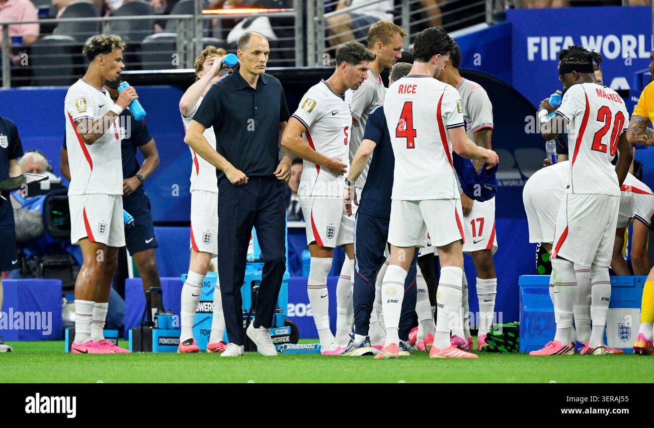 Drink break, from left Nico O'Reilly, Coach Thomas Tuchel (England ...