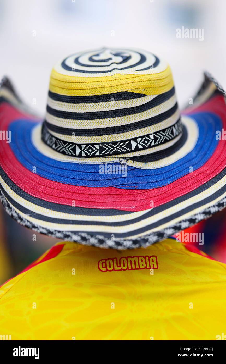(260618) -- MEXICO CITY, June 18, 2026 (Xinhua) -- A fan of Colombia is ...