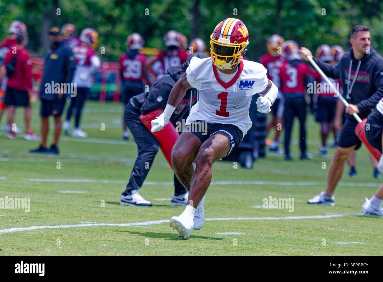 Washington Commanders running back Rachaad White (1) running a drill at ...