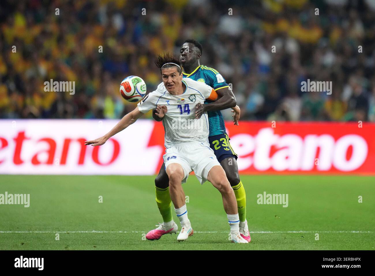 Uzbekistan's Eldor Shomurodov (14) battles for the ball with Colombia's ...