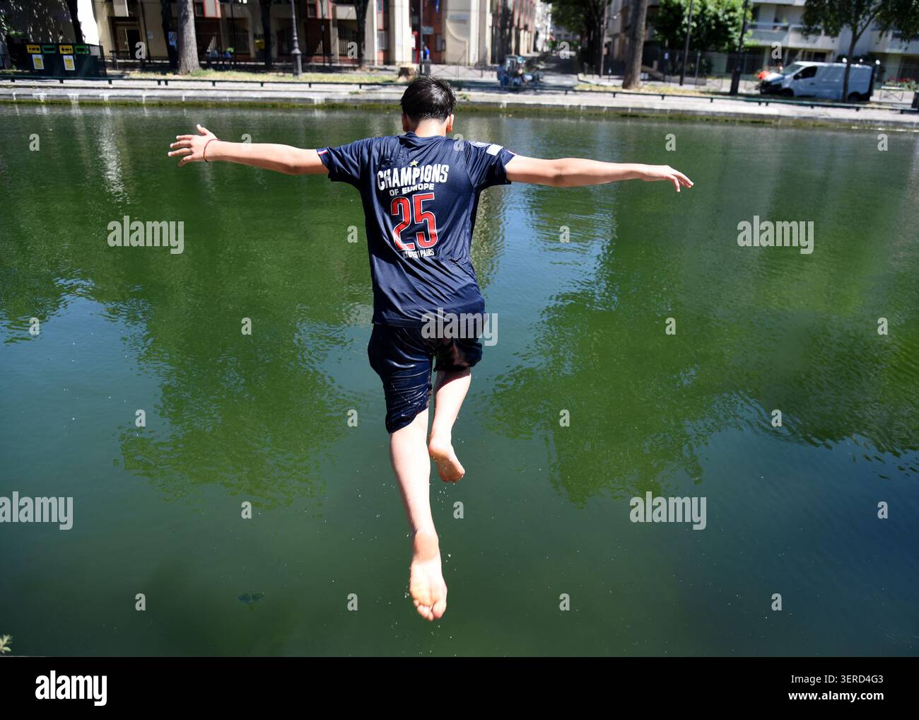Opening of the swim at the Canal Saint-Martin amid a heat wave in Paris ...