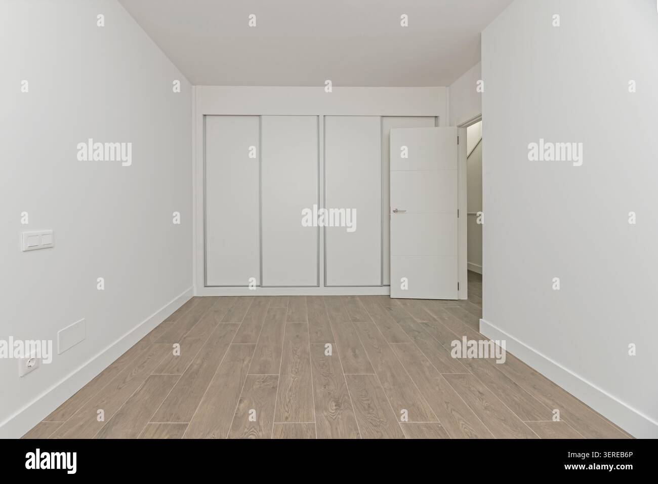 An open and immaculate space where the only elements are built-in ...