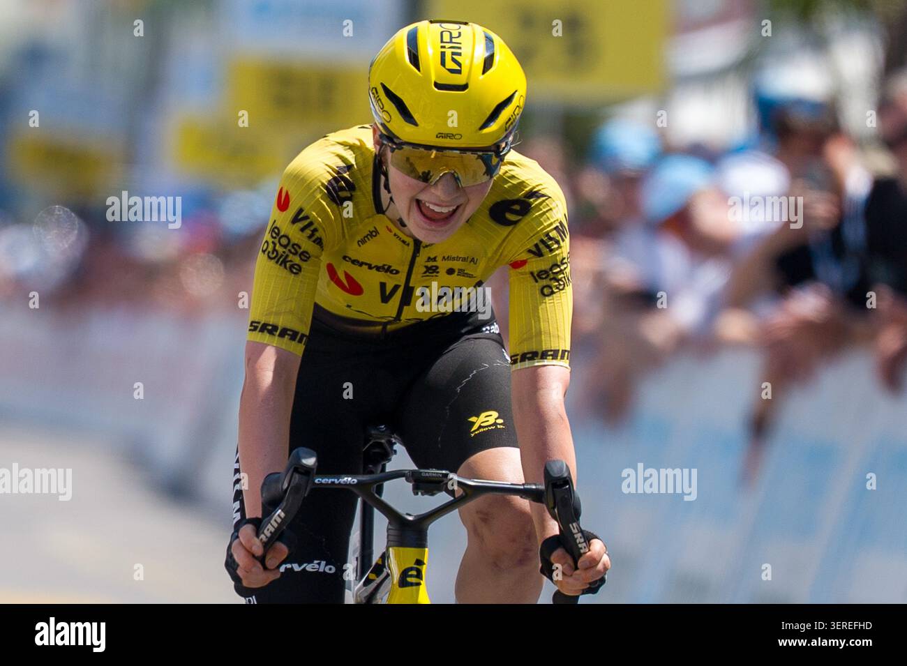 Locarno, Switzerland - JUNE 18: Sarah Van Dam of Team Visma | Lease a ...