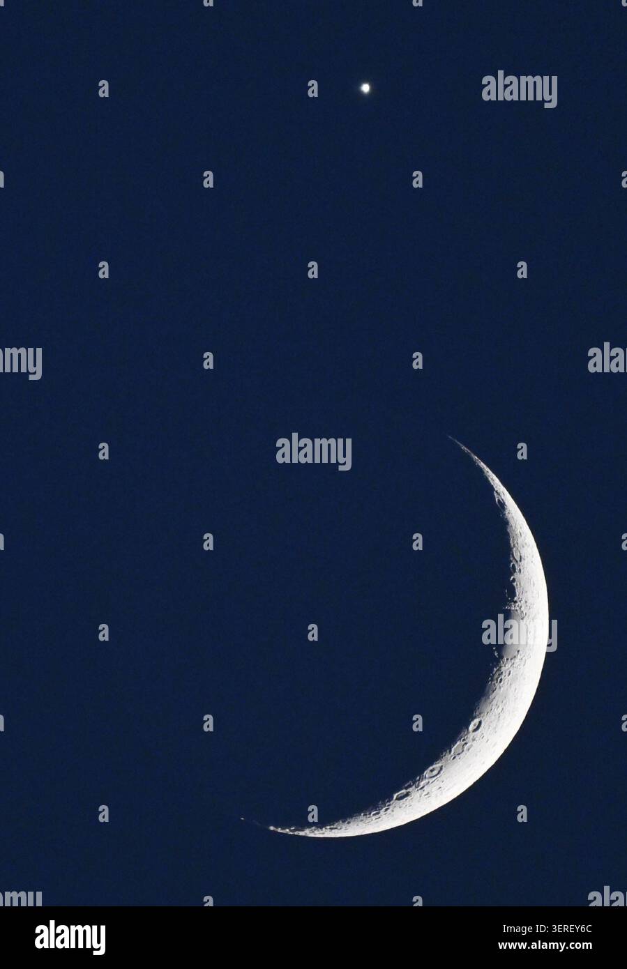 Helecine, Belgium. 17th June, 2026. The moon and planet Venus pictured ...