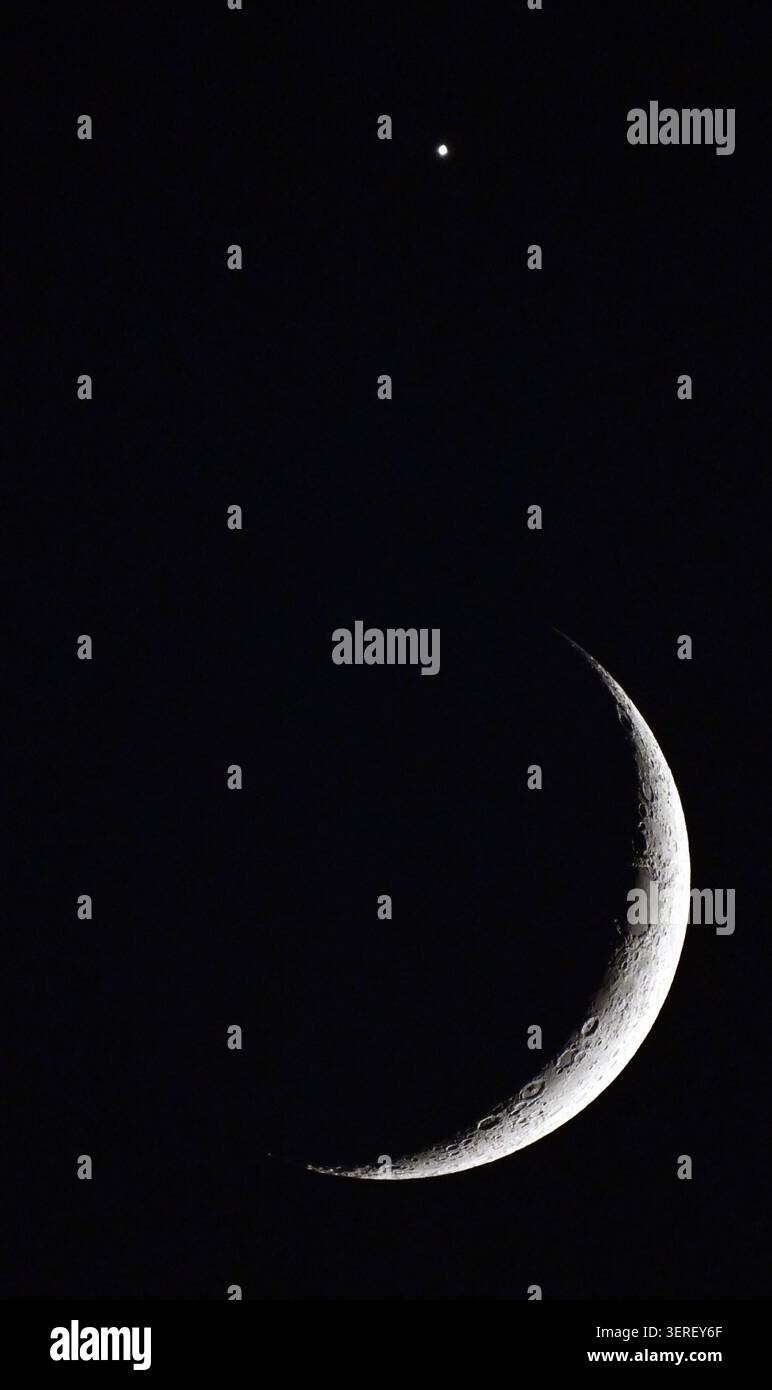 Helecine, Belgium. 17th June, 2026. The moon and planet Venus pictured ...