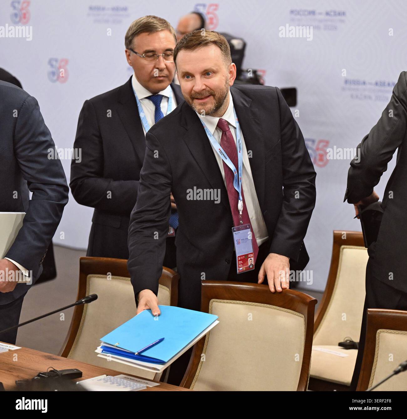 Russian Minister of Science and Higher Education Valery Falkov (left ...