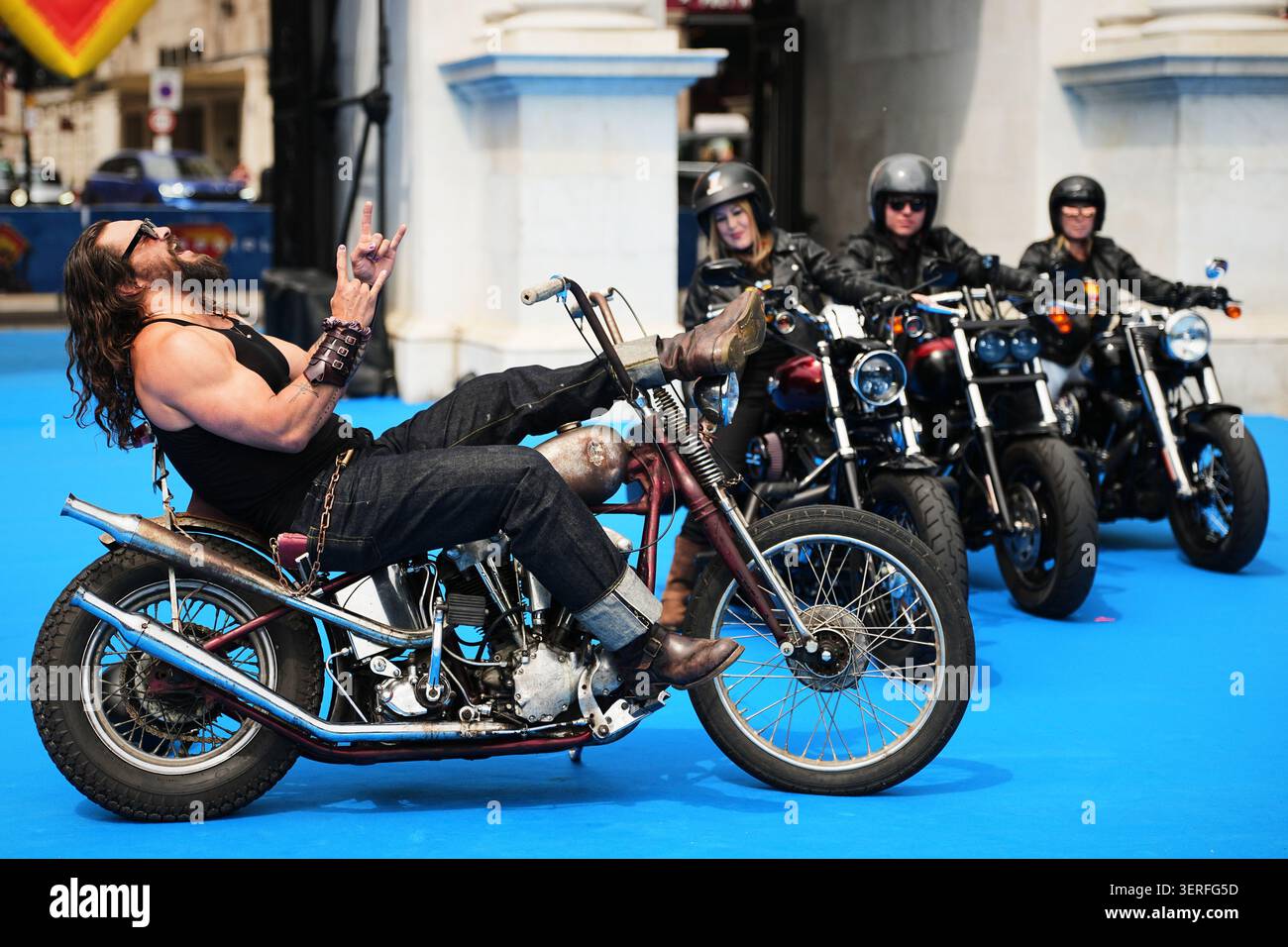 Jason Momoa, front, poses for photographers in front of Marble Arch at ...