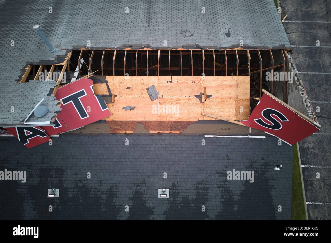 Roof and sign damage are seen at Big Red Appliances & Mattresses in ...