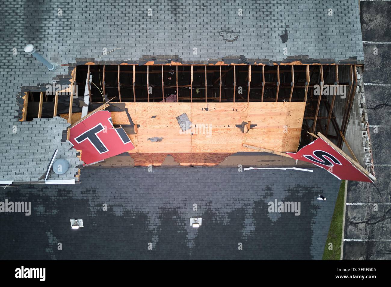 Roof and sign damage are seen at Big Red Appliances & Mattresses in ...