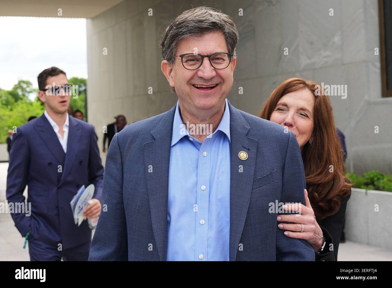 Rep. Brad Schneider, D-Ill., mingles ahead of the Obama Presidential ...