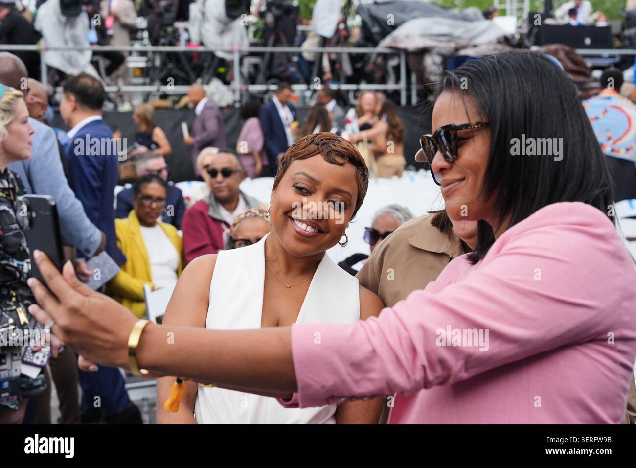 Actress Quinta Brunson mingles ahead of the Obama Presidential Center ...