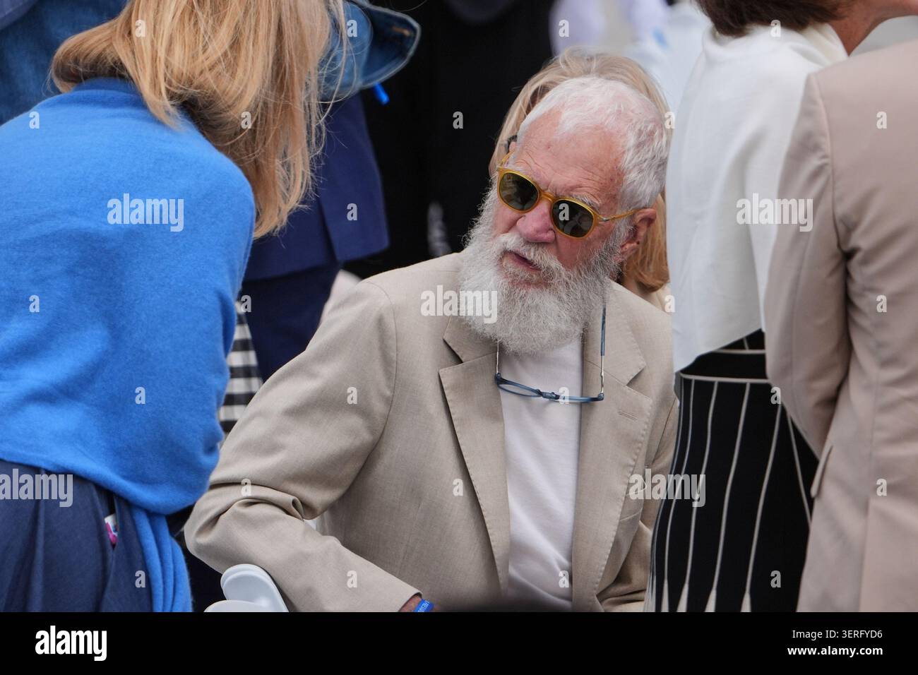 David Letterman mingles ahead of the Obama Presidential Center ...