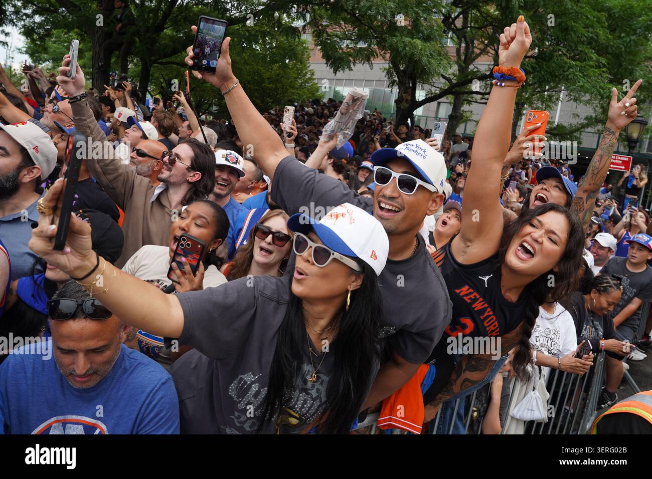 Fans cheer during the New York Knicks' NBA championship parade Thursday ...