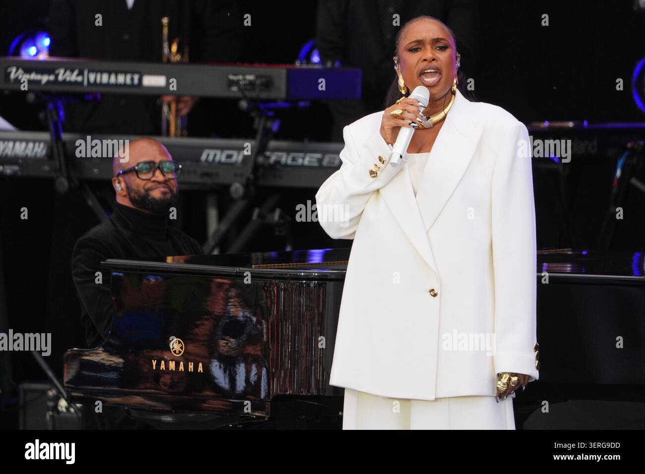 Jennifer Hudson performs during the dedication ceremony for the Obama ...