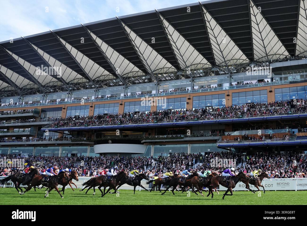 Moonfall ridden by Zac Lloyd on their way to winning the Britannia ...