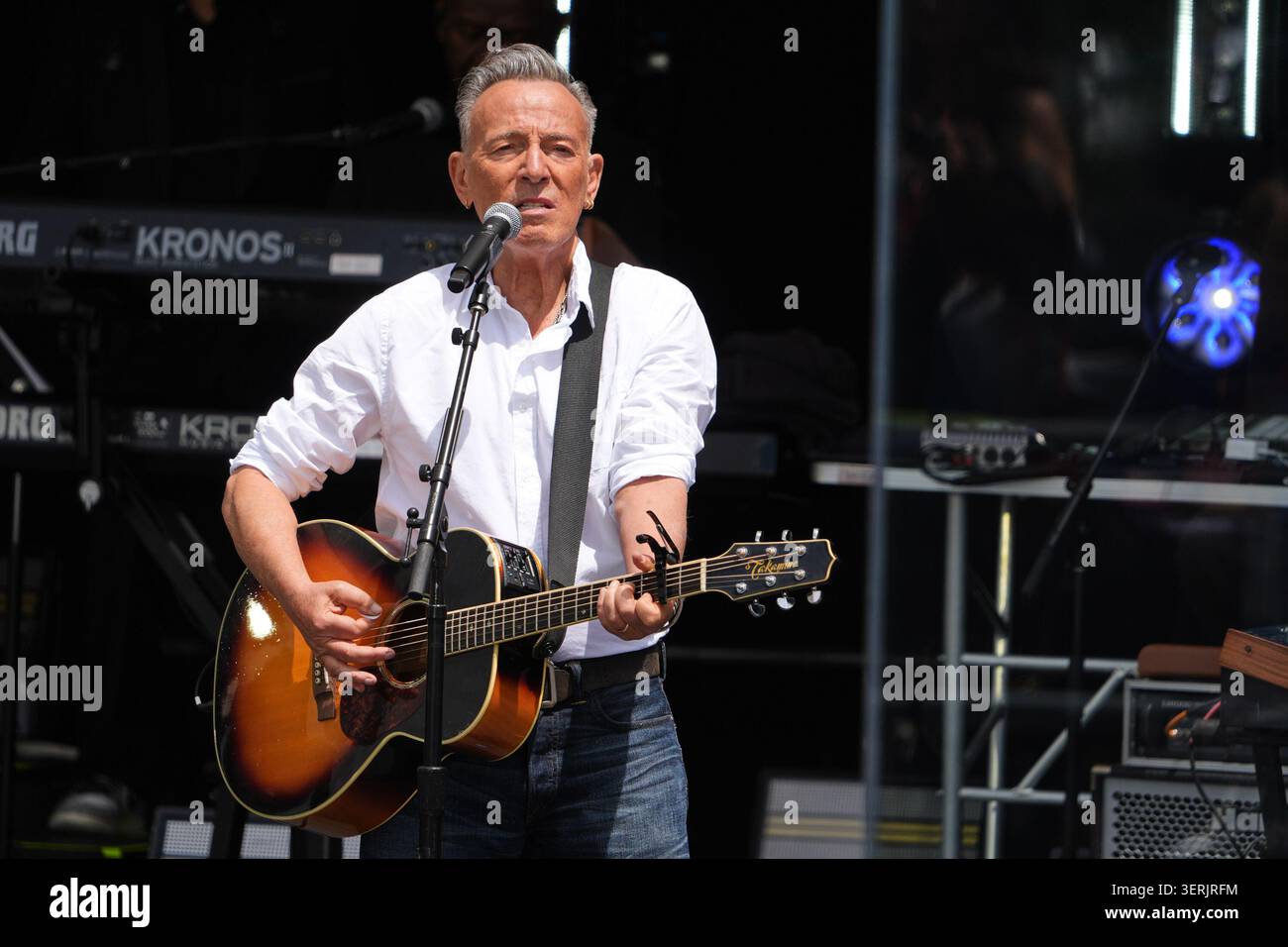 Bruce Springsteen performs during the dedication ceremony for the Obama ...
