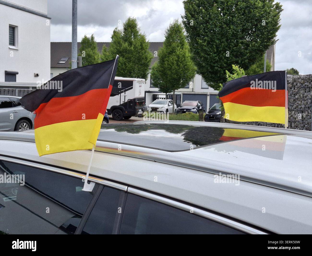 Stockbilder 06/2026 Deutschland Fahnen am Auto Hamburg Hamburg ...