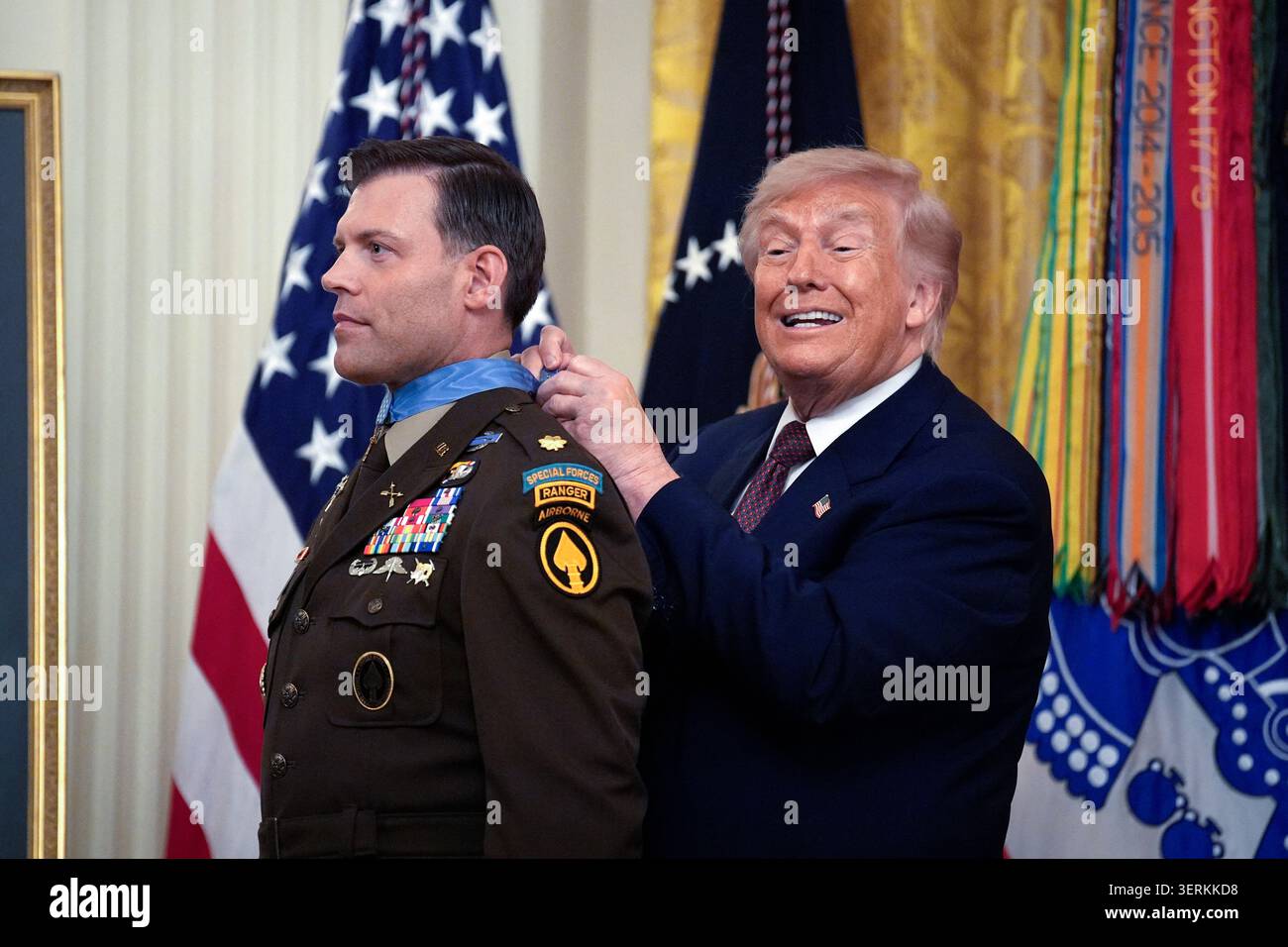 President Donald Trump award the Medal of Honor to U.S. Army Major ...