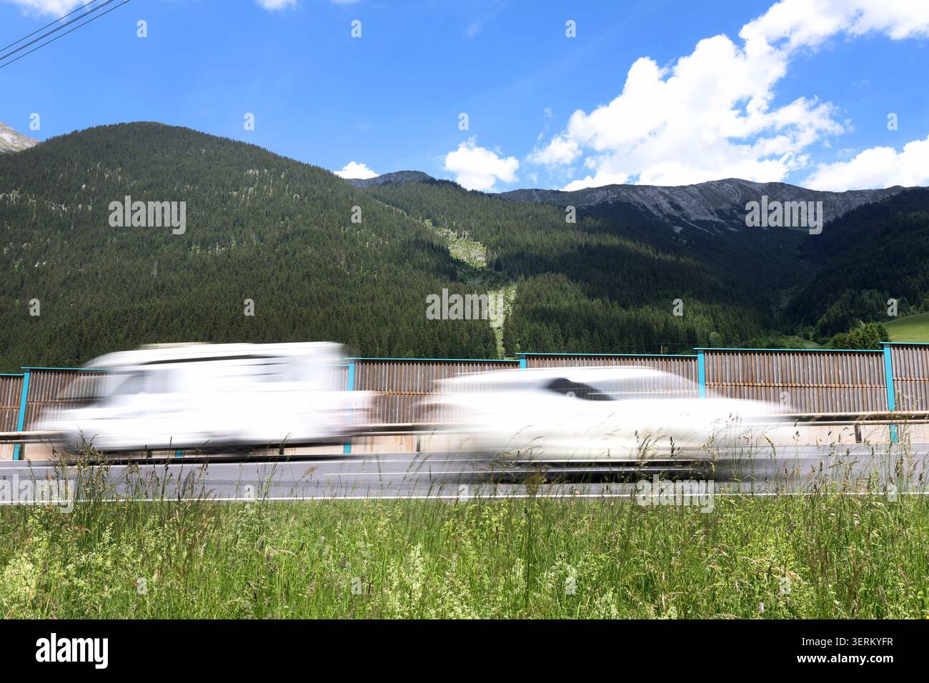 PRODUCTION - 18 June 2026, Austria, Bichlbach: Cars drive past a noise ...