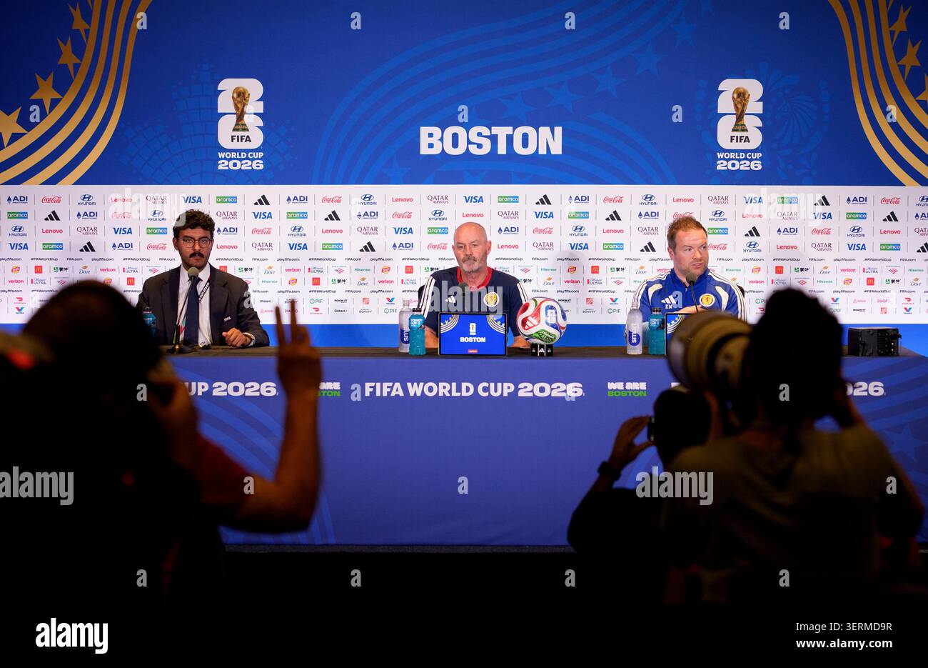 (260619) -- BOSTON, June 19, 2026 (Xinhua) -- Stephen Clarke (C), head ...