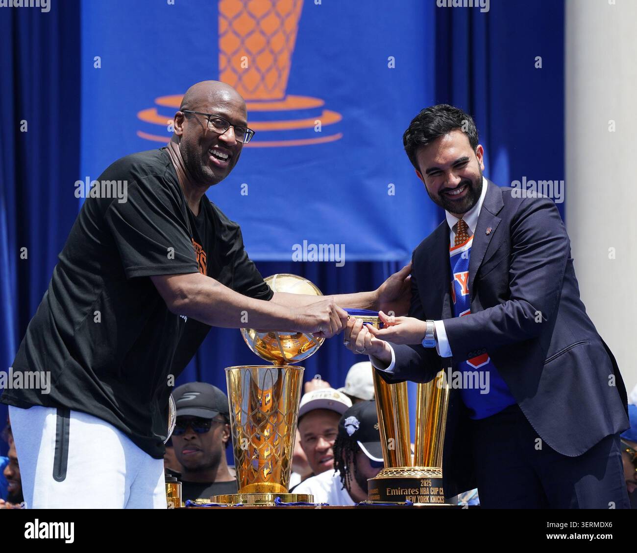 Mike Brown, Zohran Mamdani at a public appearance for Knicks NBA ...