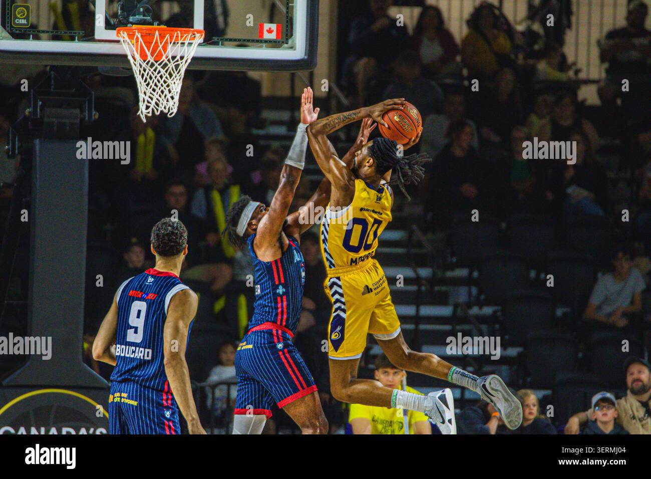 Edmonton Stinger Trey King III (00) gets over the Montreal Alliance ...