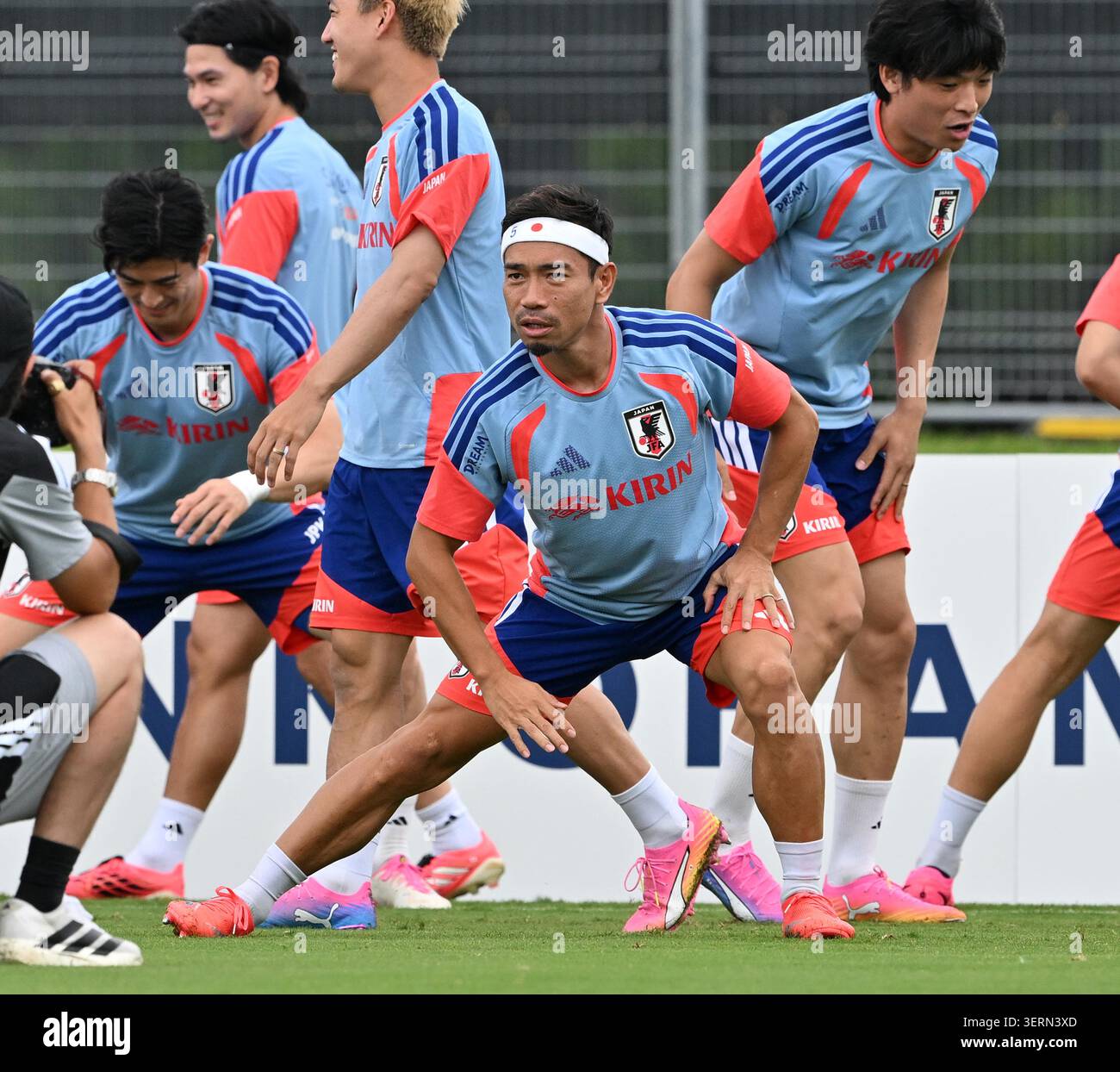 Yuto NAGATOMO, front, and other members of the Japan national football ...