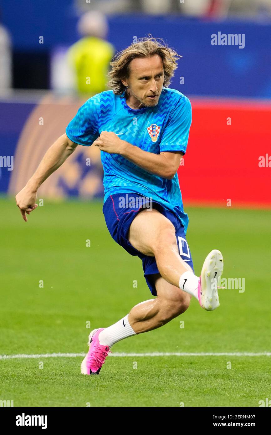 Croatia's Luka Modric (10) warms up for the World Cup Group L soccer ...