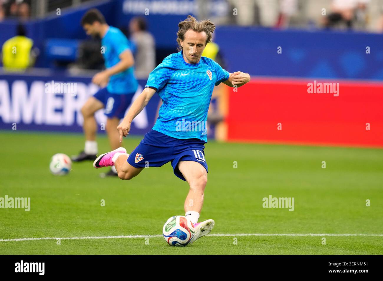 Croatia's Luka Modric (10) warms up for the World Cup Group L soccer ...