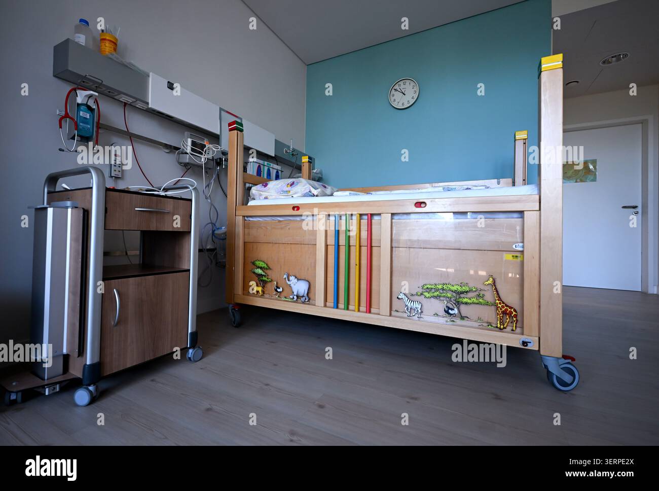 PRODUCTION - 19 June 2026, Bavaria, Munich: A patient room at the ...