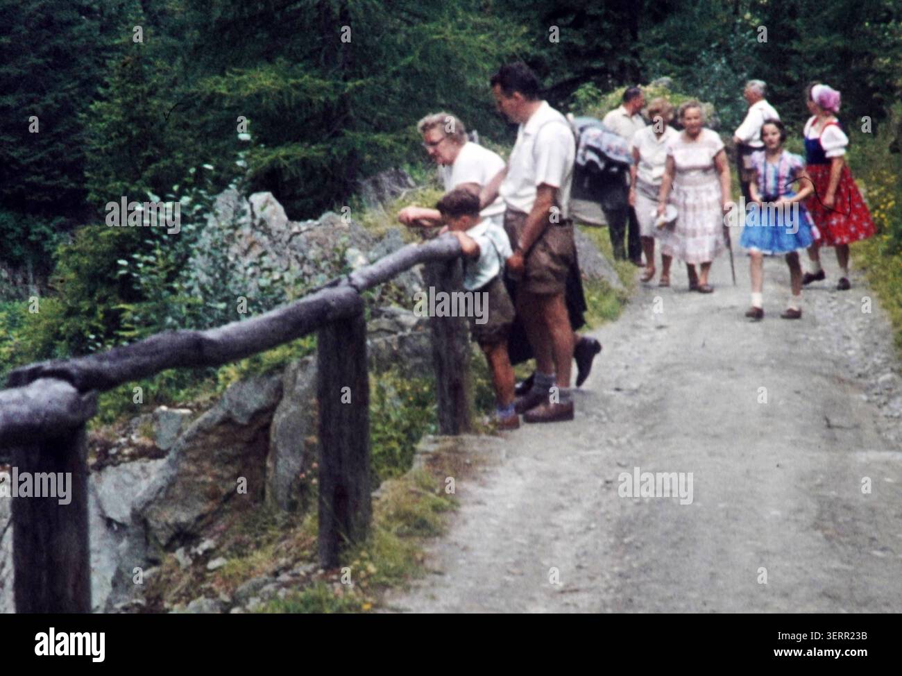Wanderferien GDR, 20200101,Aufnahme ca. 1960, Familienausflug ...