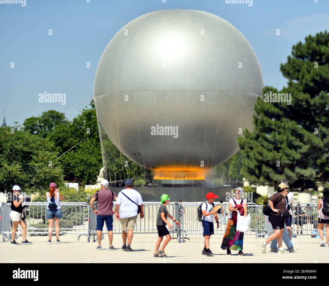 Illustrations of the summer return of the Paris 2024 Olympic cauldron ...