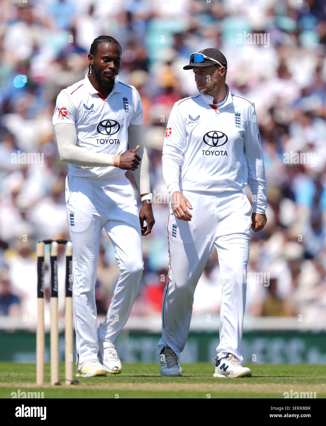 England's Jofra Archer (left) and Joe Root on day three of the Second ...
