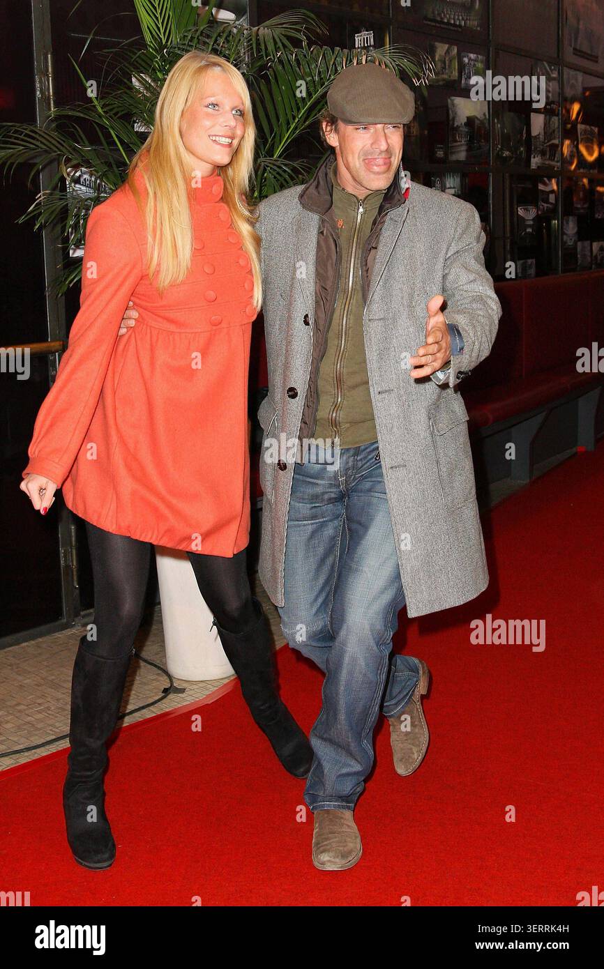 Gedeon Burkhard r mit Freundin Annika Bormann - Eine Dunkle Begierde A ...