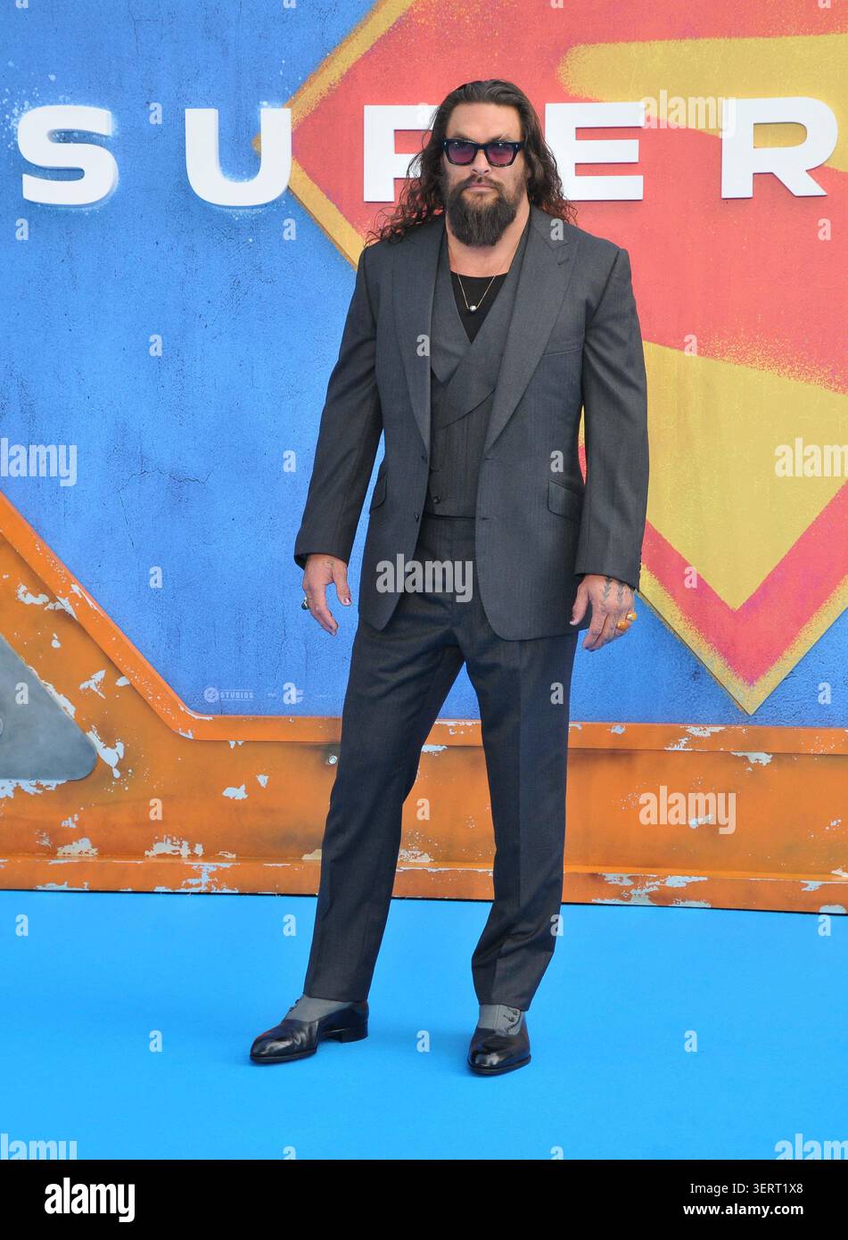 Jason Momoa at the "Supergirl" UK Sneak Peek Fan Event, Cineworld ...