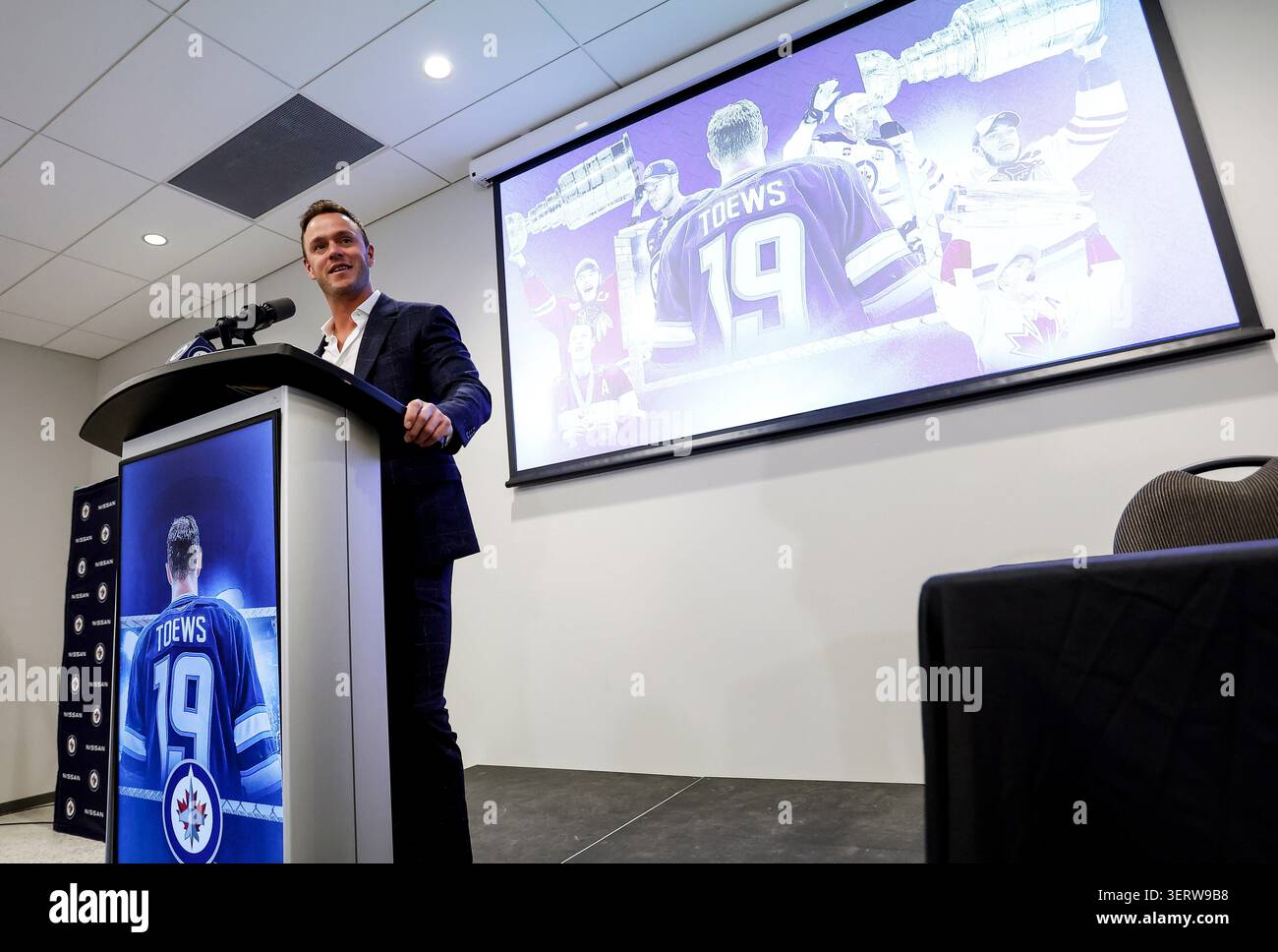 Former Winnipeg Jet and Chicago Blackhawk Jonathan Toews announces his ...