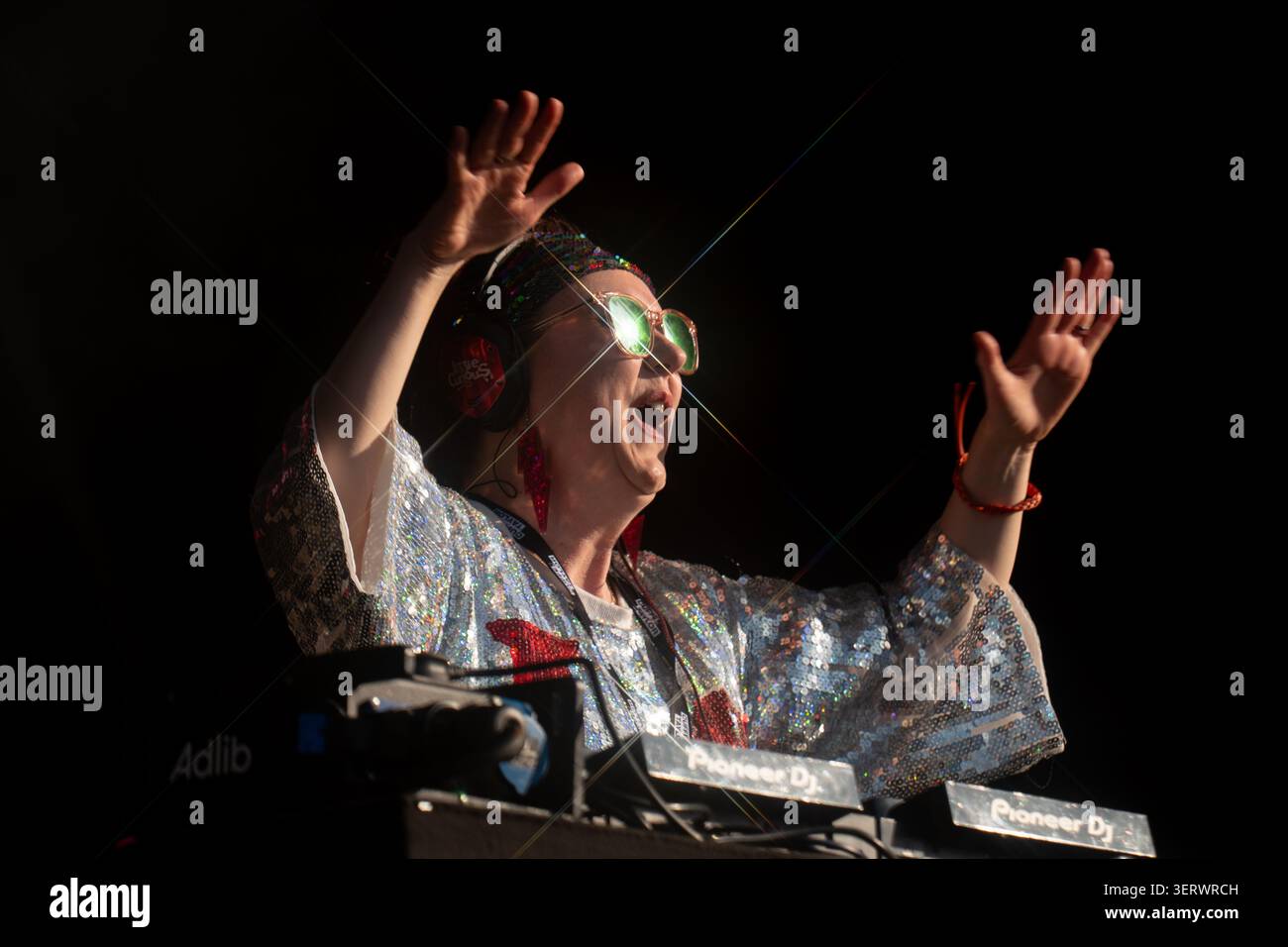 Thetford, UK, 19 June, 2026. Lizzie Curious in concert. Pictured left ...