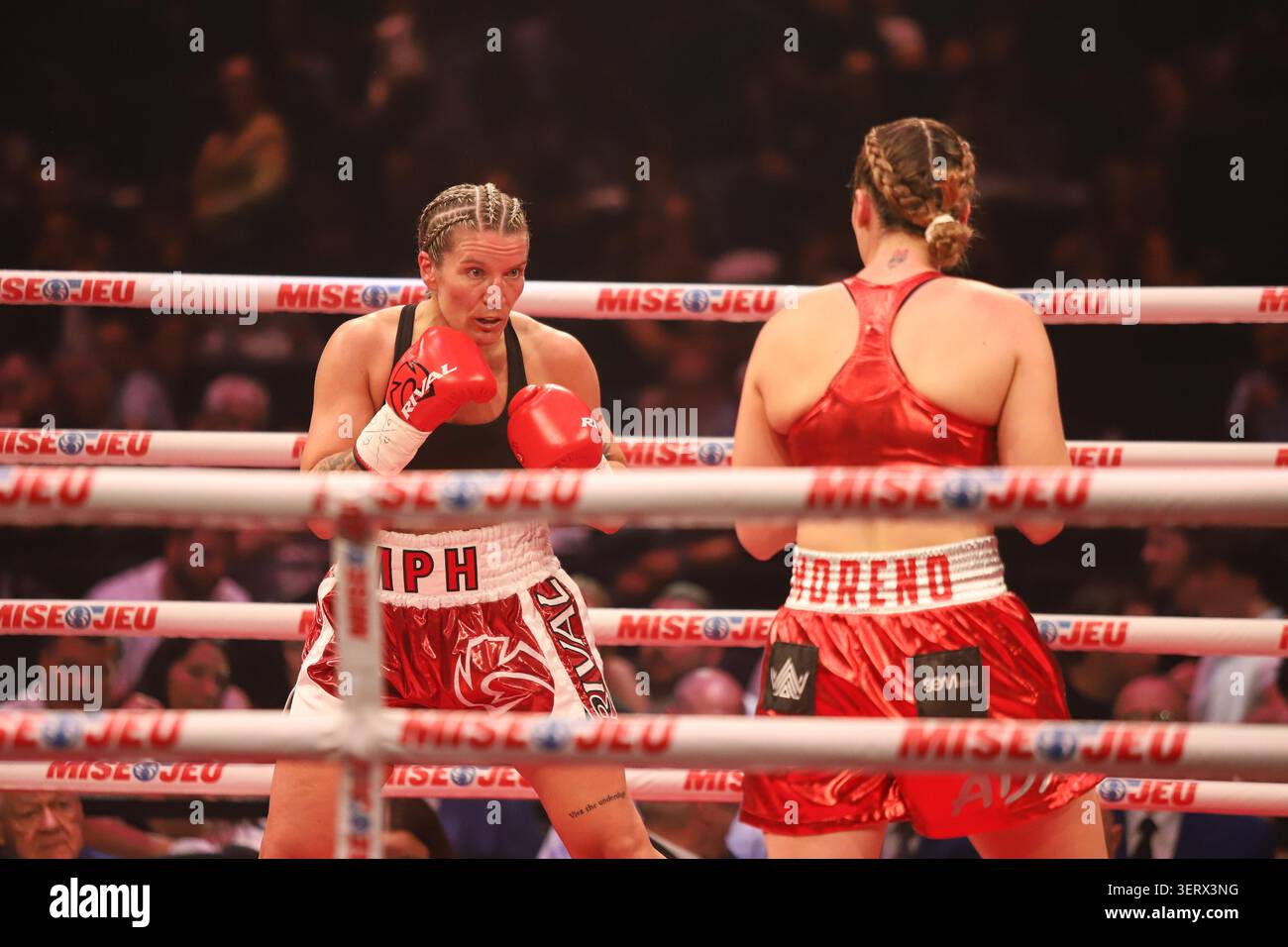Canadian boxer Marie-Pier Houle and Mexican boxer María del Sol Moreno ...