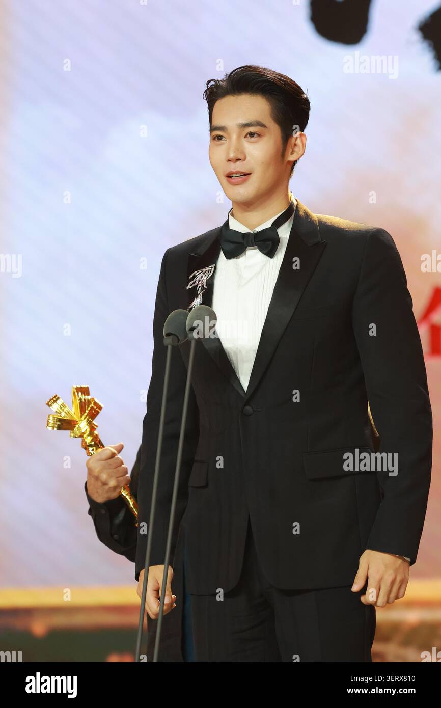 Yu Shi attends the 23rd Movie Channel Media Awards closing ceremony in ...