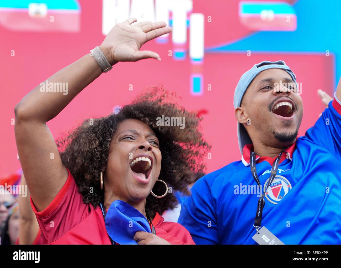 (260620) -- PHILADELPHIA, June 20, 2026 (Xinhua) -- Fans of Haiti react ...